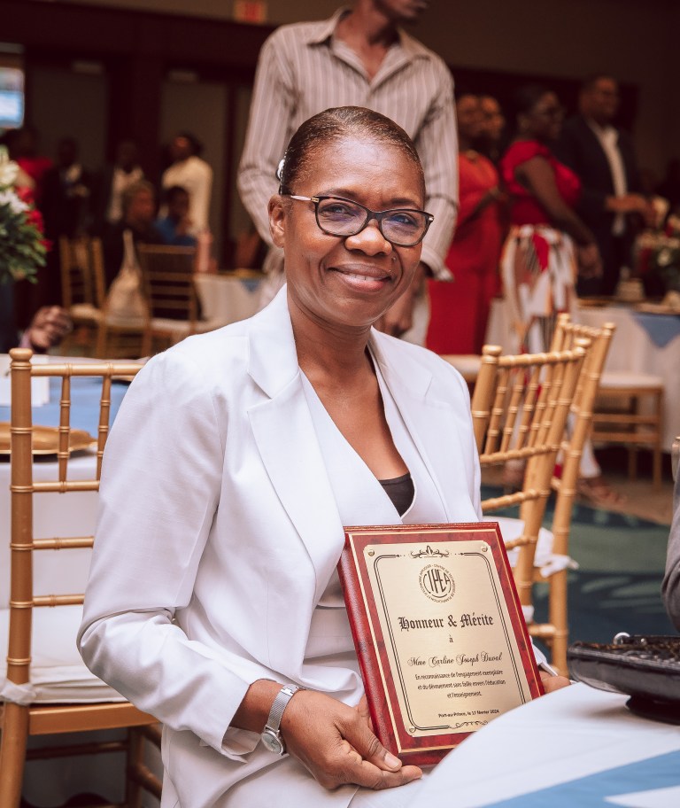 Carline JOSEPH DUVAL – N'oublie pas de faire du bien autour de toi car ...